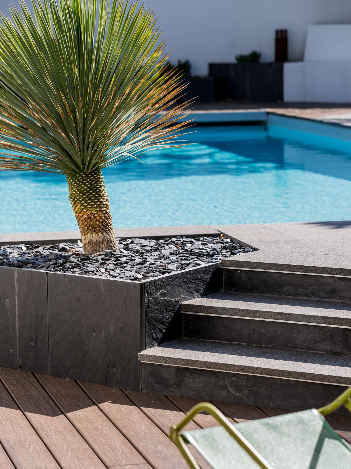 5 types of natural stone for swimming pool flooring
